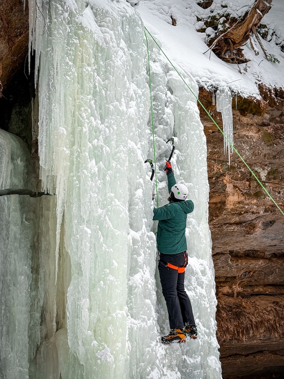 Munising Visitor's Bureau - Ice Climbing